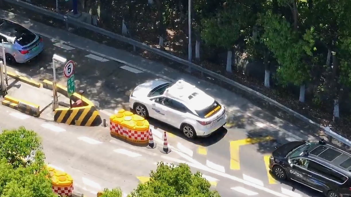 上海智能网联汽车 首次开上G1503高速_看呀STV_看看新闻网