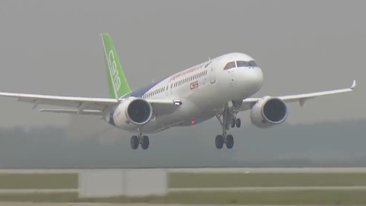 视频｜超燃！70秒全记录C919完美首飞_时讯_看看新闻网