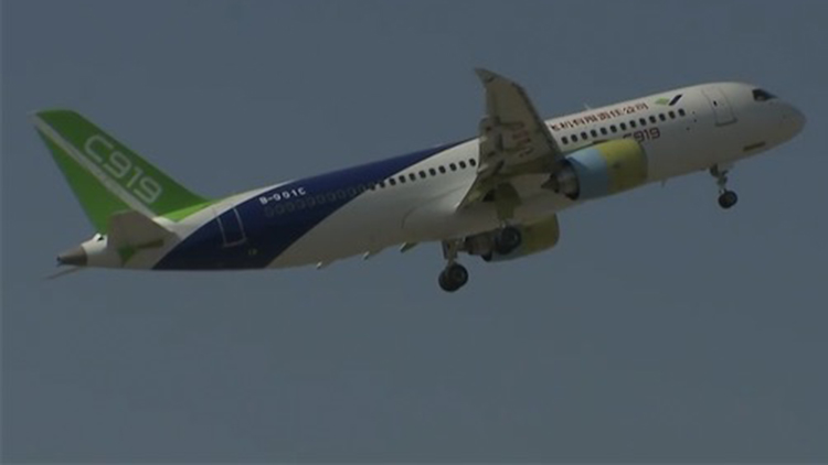 视频｜国产C919大型客机102架机首飞升空_看现场_看看新闻网