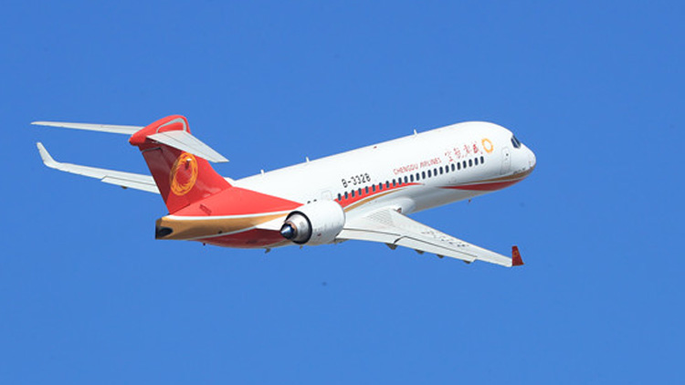 ARJ21飞机亮相珠海航展 未来五年交付将超百架_时讯_看看新闻网
